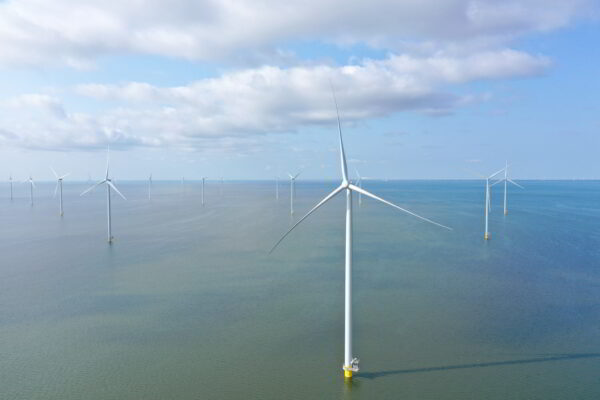 Largest Freshwater Offshore Wind Farm At Full Tilt | Offshore Wind
