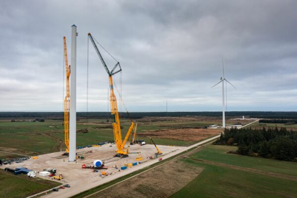 Vestas 15 MW Prototype Turbine Taking Shape, Nacelle Arrives at Test ...