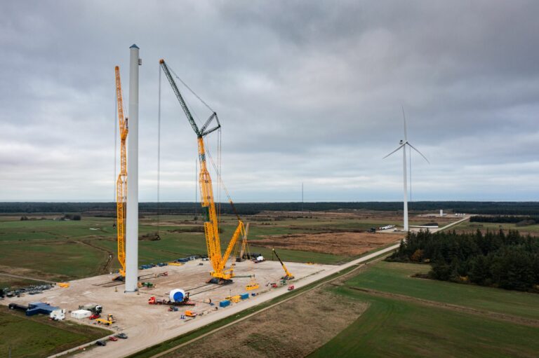 Vestas 15 MW Prototype Turbine Taking Shape, Nacelle Arrives at Test ...