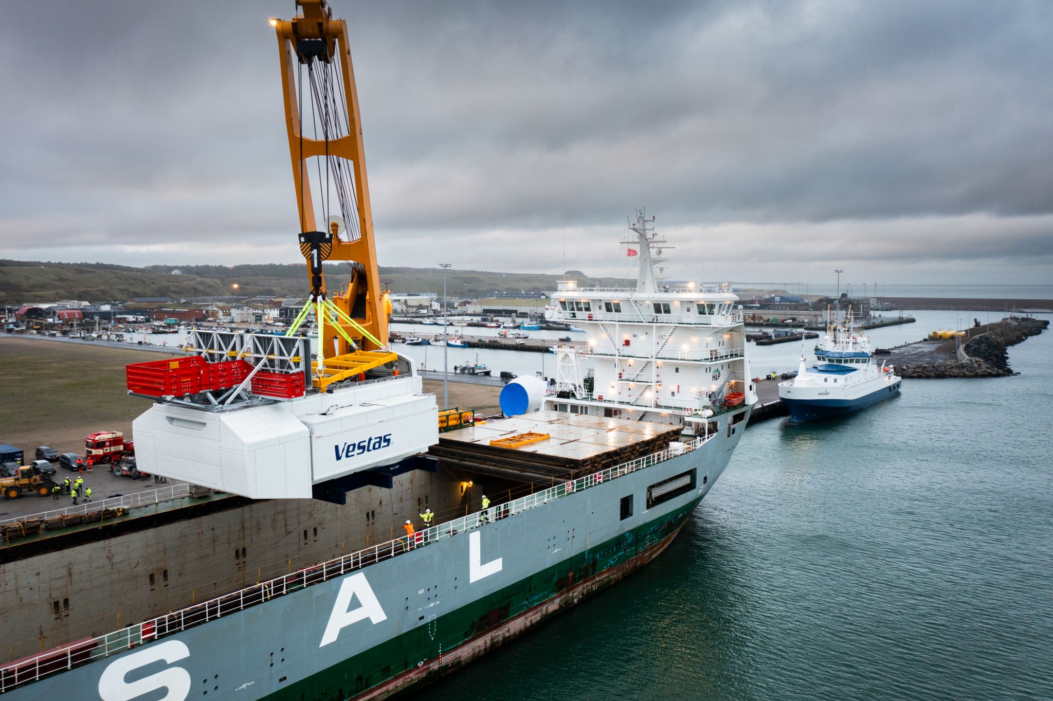 Vestas 15 MW Prototype Turbine Taking Shape, Nacelle Arrives at Test ...