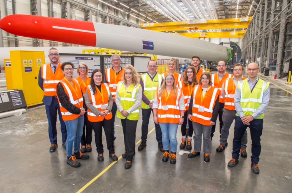 Siemens Gamesa Rolls Out First Turbine Blade for RWE's 1.4 GW Sofia ...
