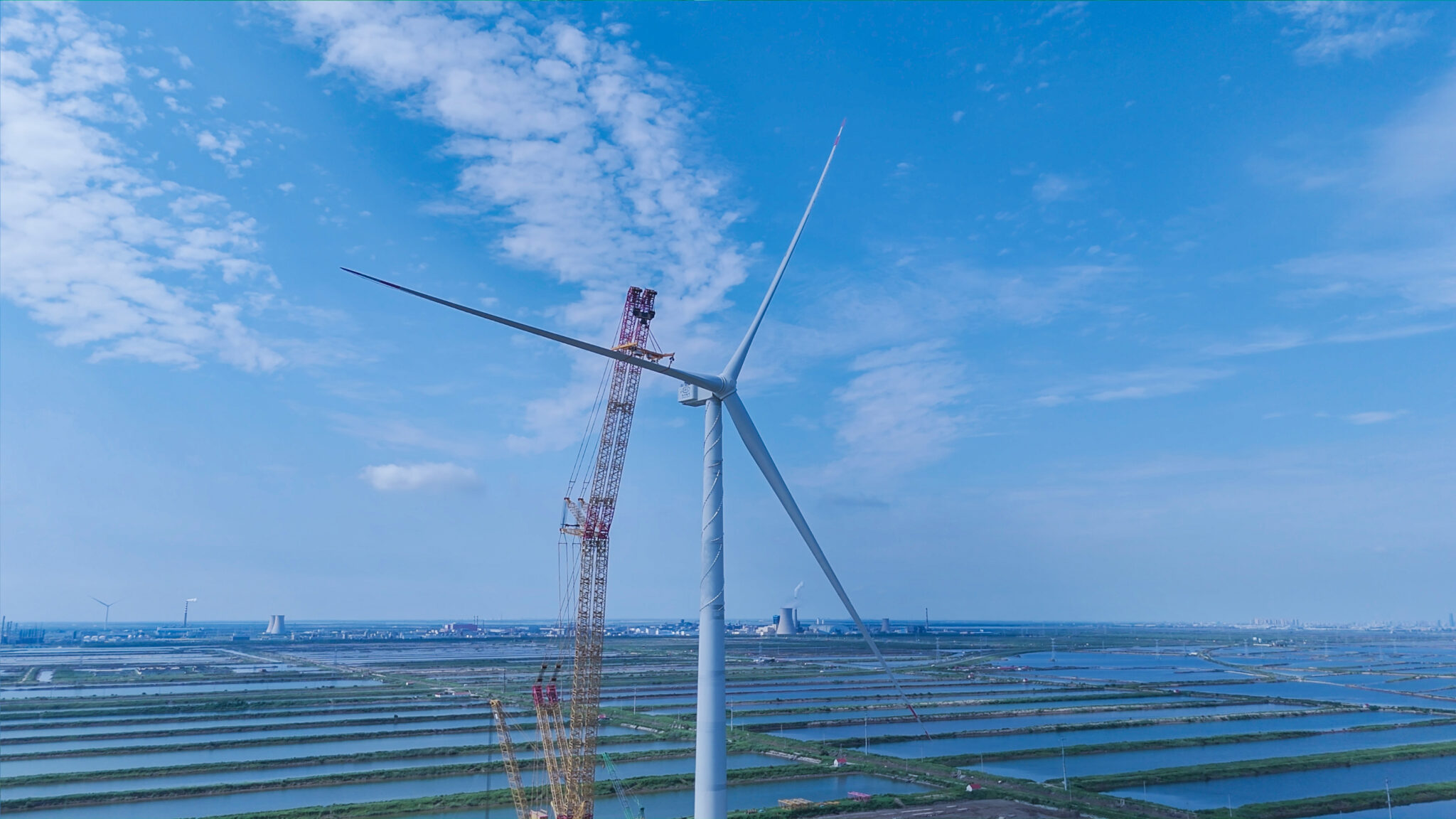 'World's First' In-Situ Generator Swap on Floating Wind Turbine ...