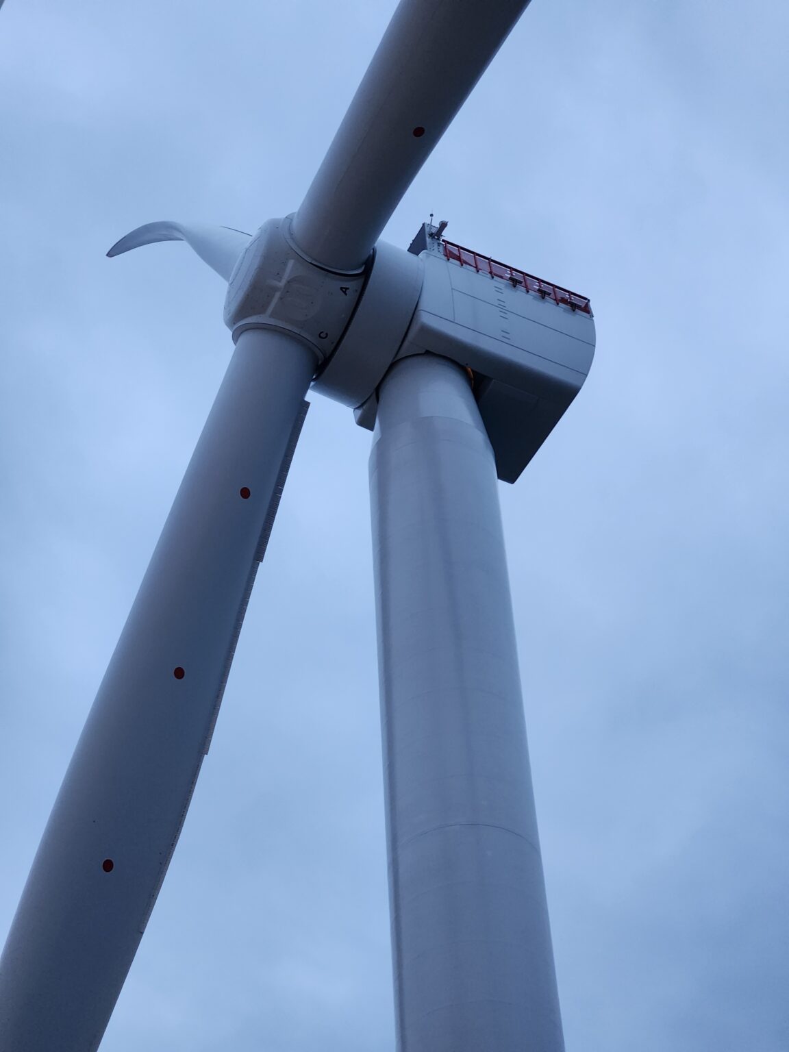 All Recyclable Blades Installed at RWE's 1.4 GW UK Offshore Wind Farm ...