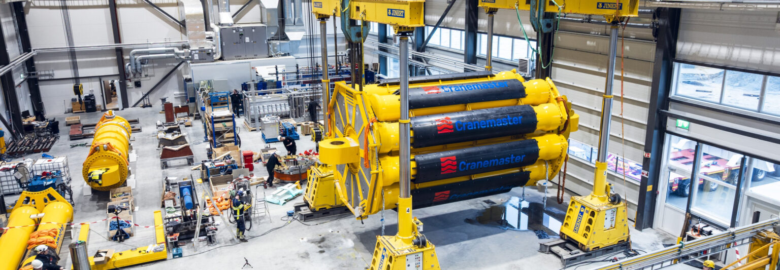 Cranemaster raises the bar with the world’s largest 3000T Passive Heave ...