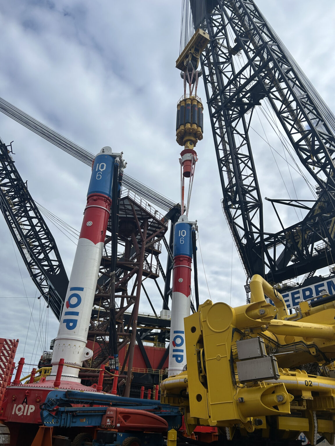 Cranemaster raises the bar with the world’s largest 3000T Passive Heave ...
