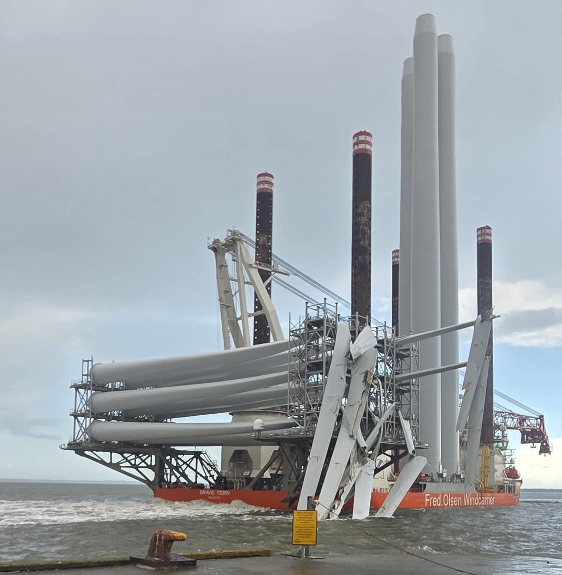 [PHOTO ADDED] Brave Tern Detained After Collision with Another WTIV in ...